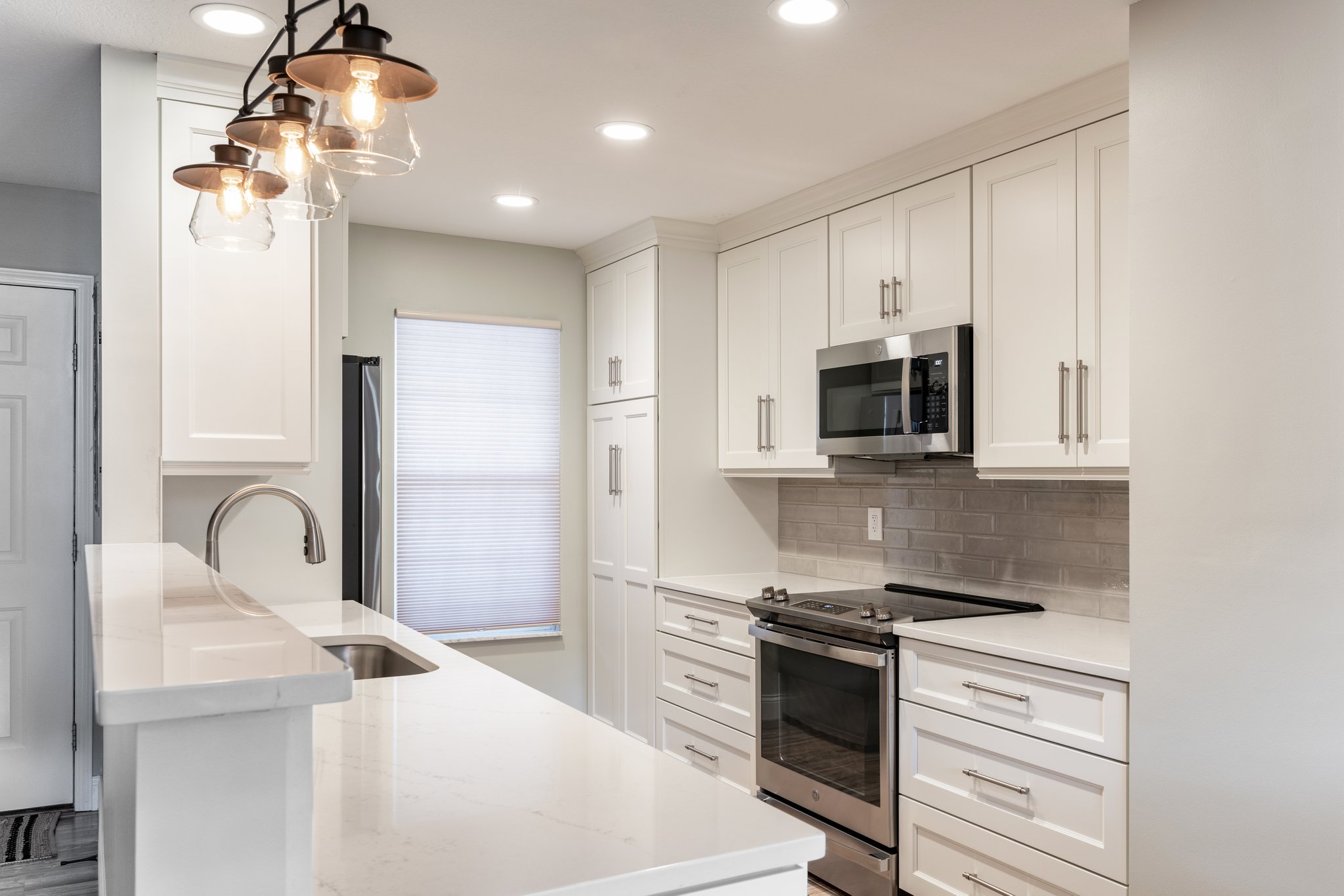 KTU Columbus Skellan - Harrigal Afters BW Manhattan White Hanstone ...